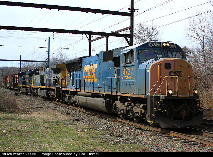 CSX 4737 on Q438